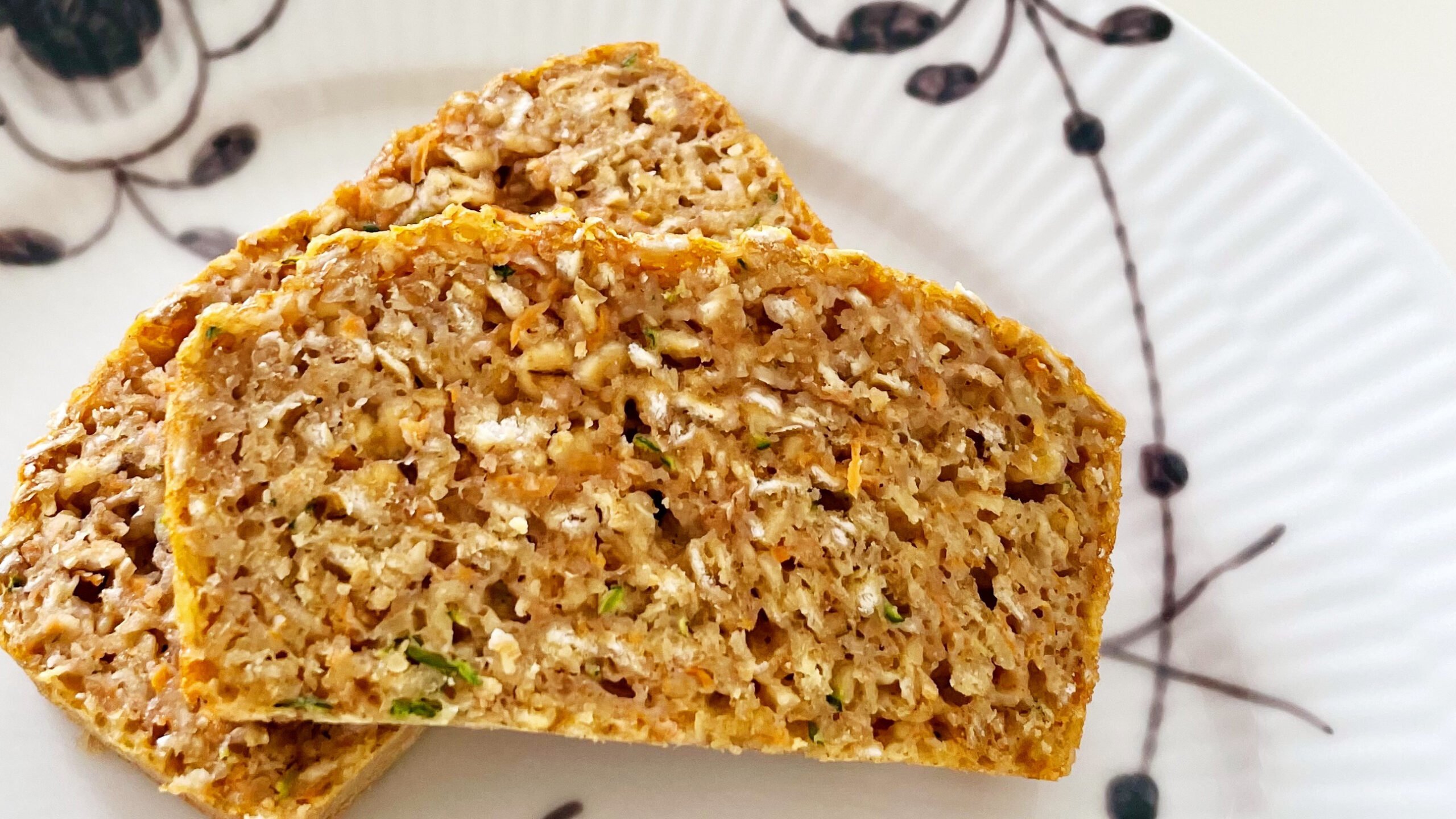 Proteinbrød med grøntsager, der smager af kage | Superfit Mor